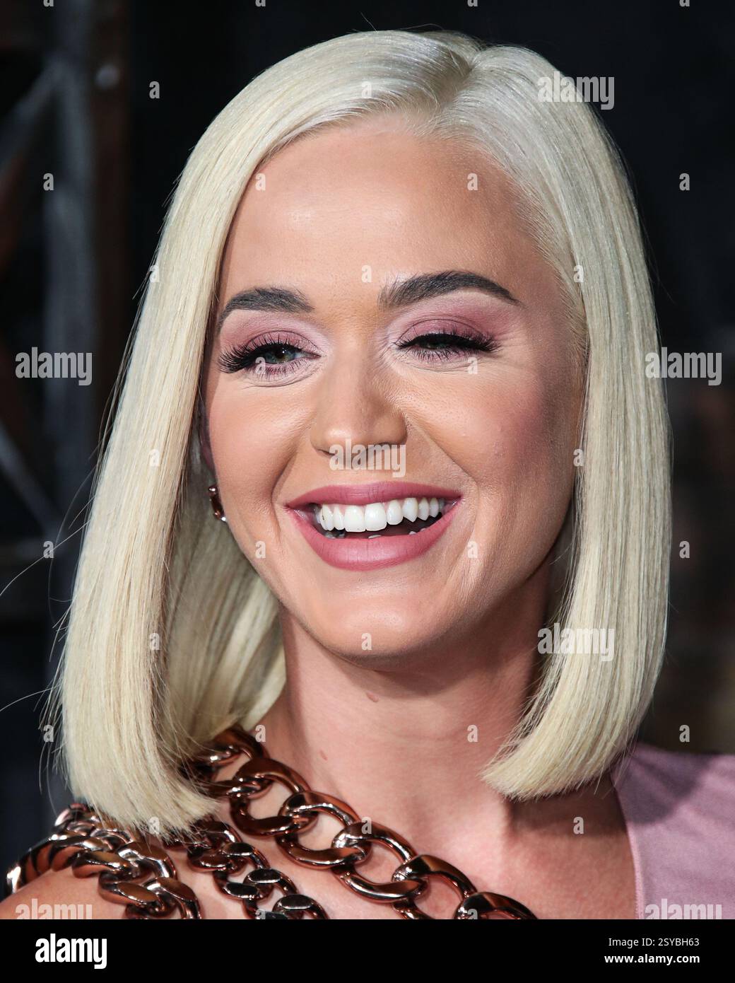 Katy Perry si dirigerà nello spazio sul volo Blue Origin All-Women sul ...