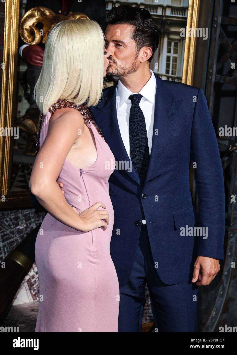 Katy Perry si dirigerà nello spazio sul volo Blue Origin All-Women sul ...