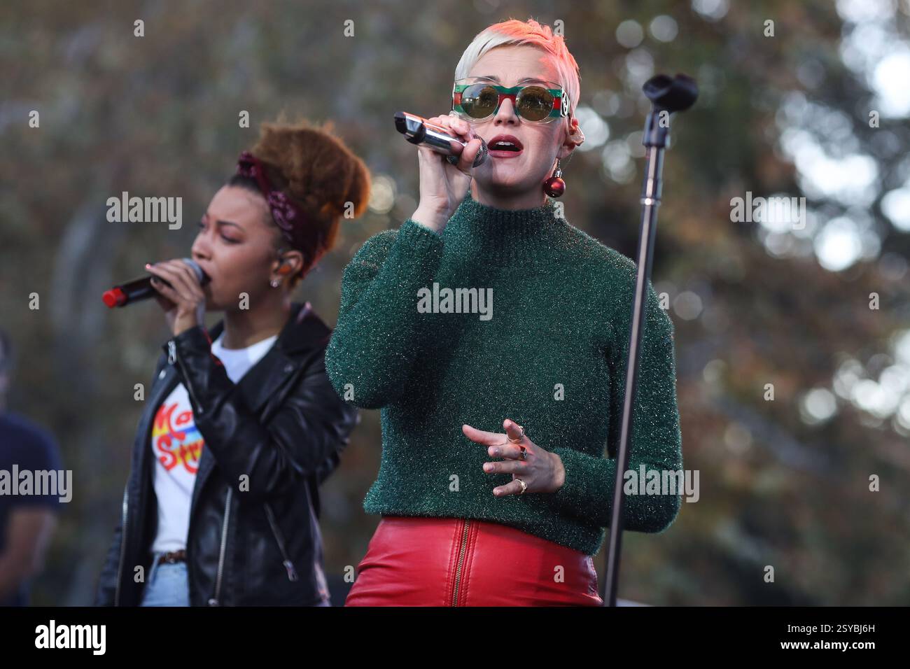 Katy Perry si dirigerà nello spazio sul volo Blue Origin All-Women sul ...