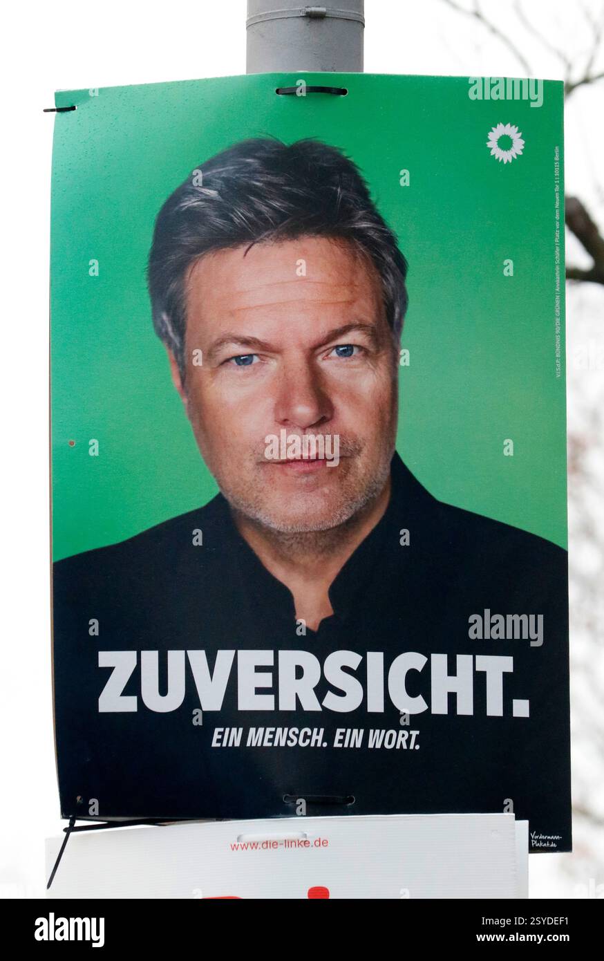 Robert Habeck (Die Gruenen) mit dem slogan 'Zuversicht', Wahlplakat zur ...