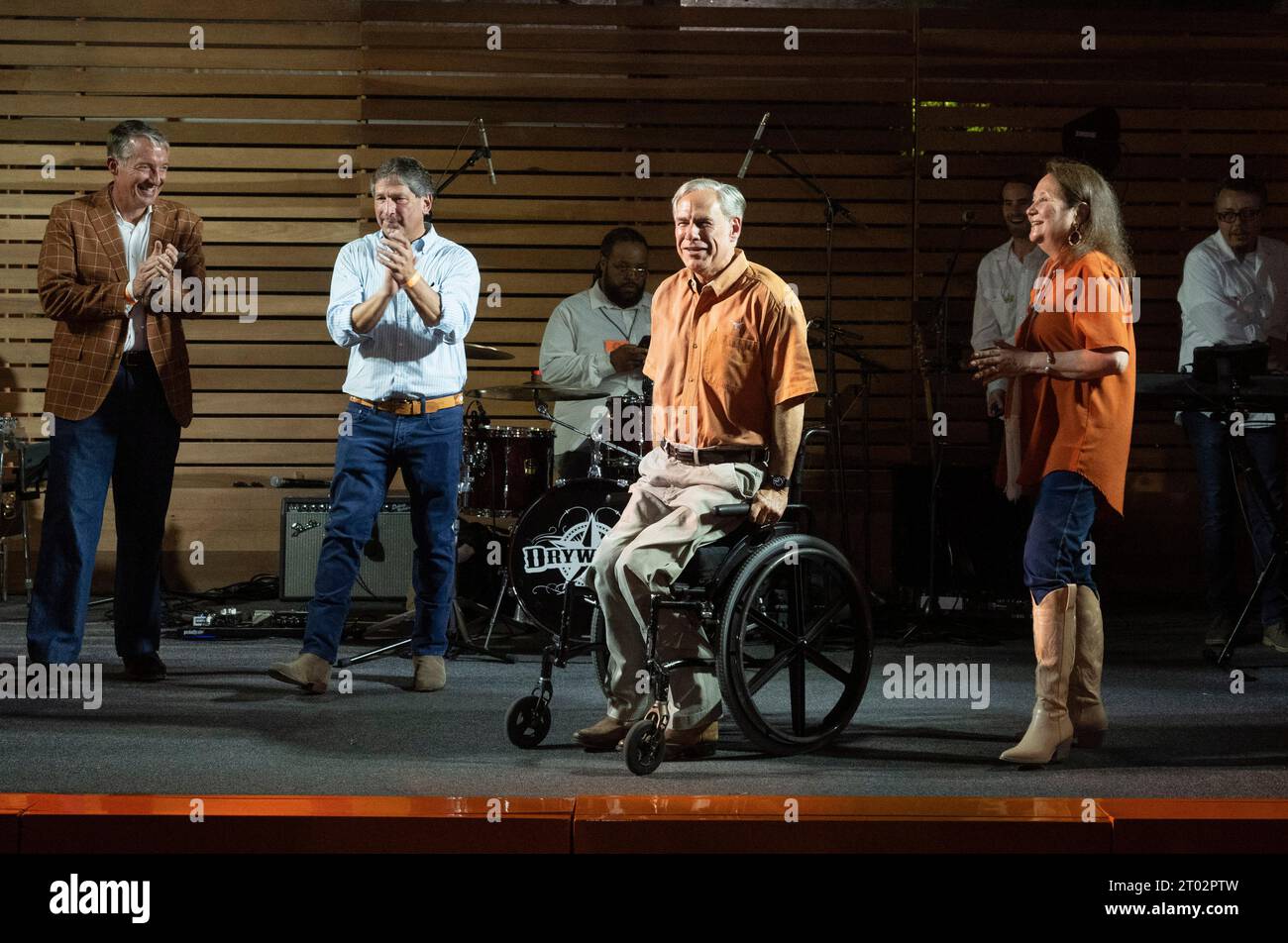 Il governatore del Texas GREG ABBOTT e la moglie CECILIA ABBOTT godono ...