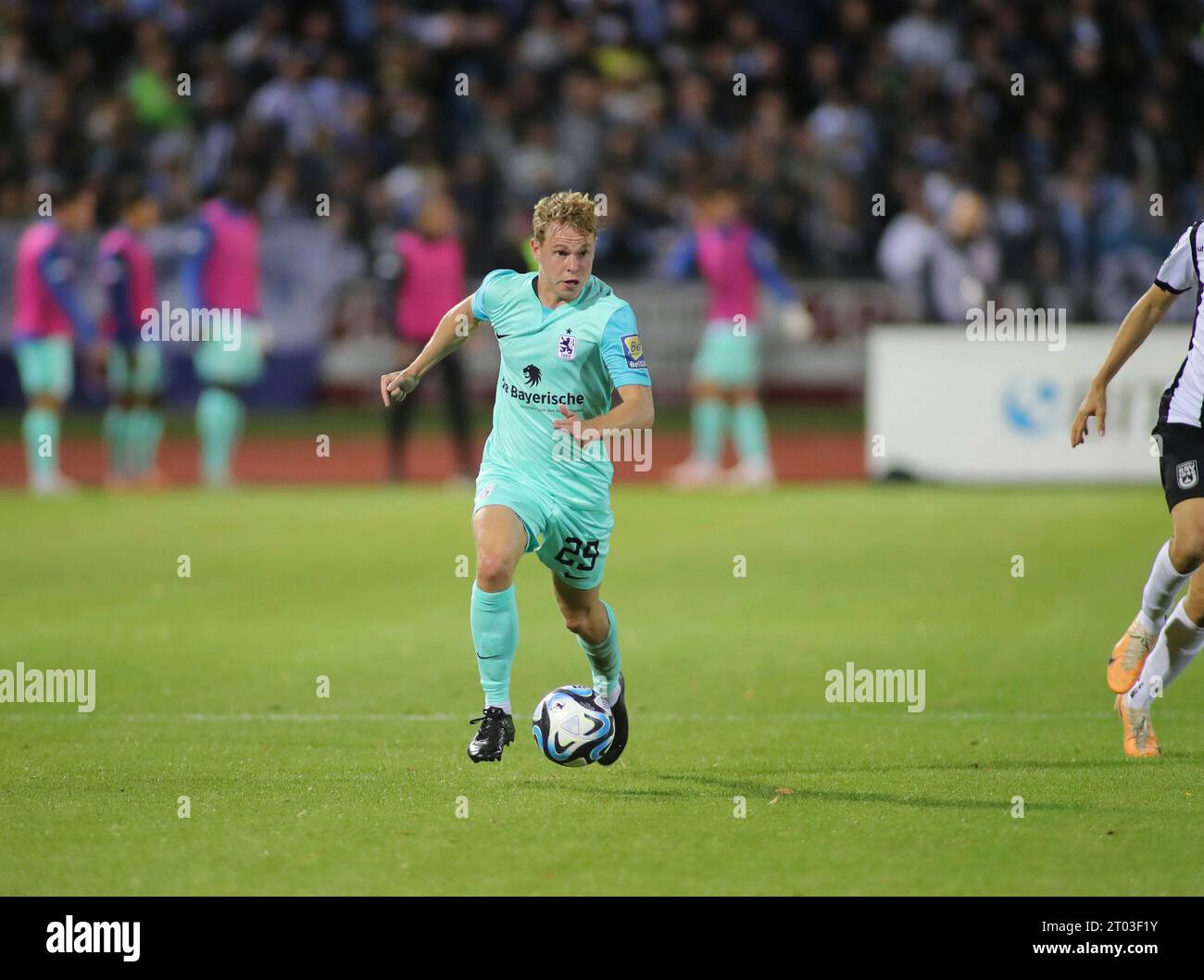 Kilian ludewig tsv 1860 munchen mit ball im angriff immagini e fotografie stock ad alta ...