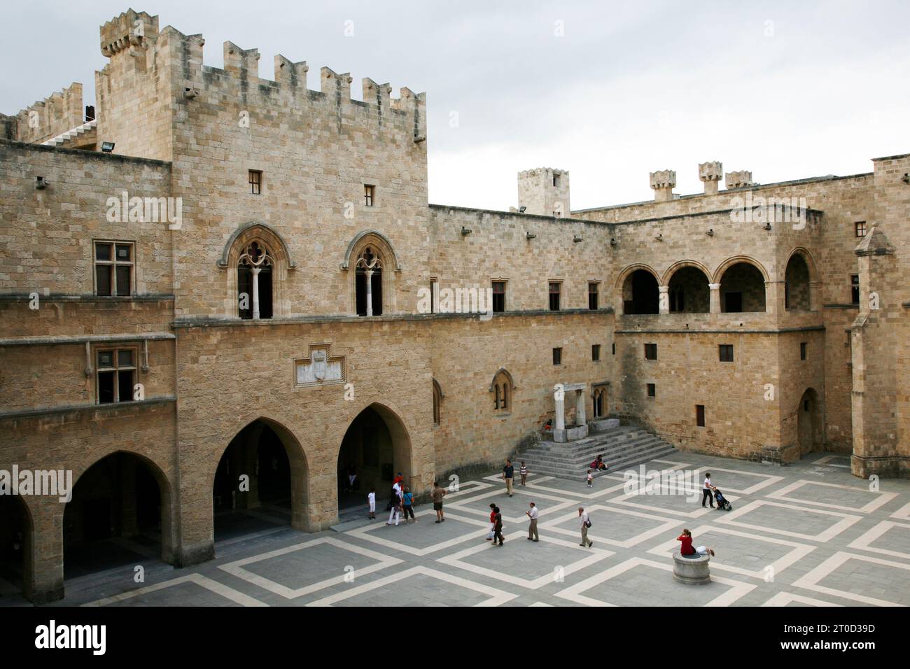 Palazzo dei gran maestri immagini e fotografie stock ad alta ... Palazzo dei gran maestri immagini e fotografie stock ad alta ...
