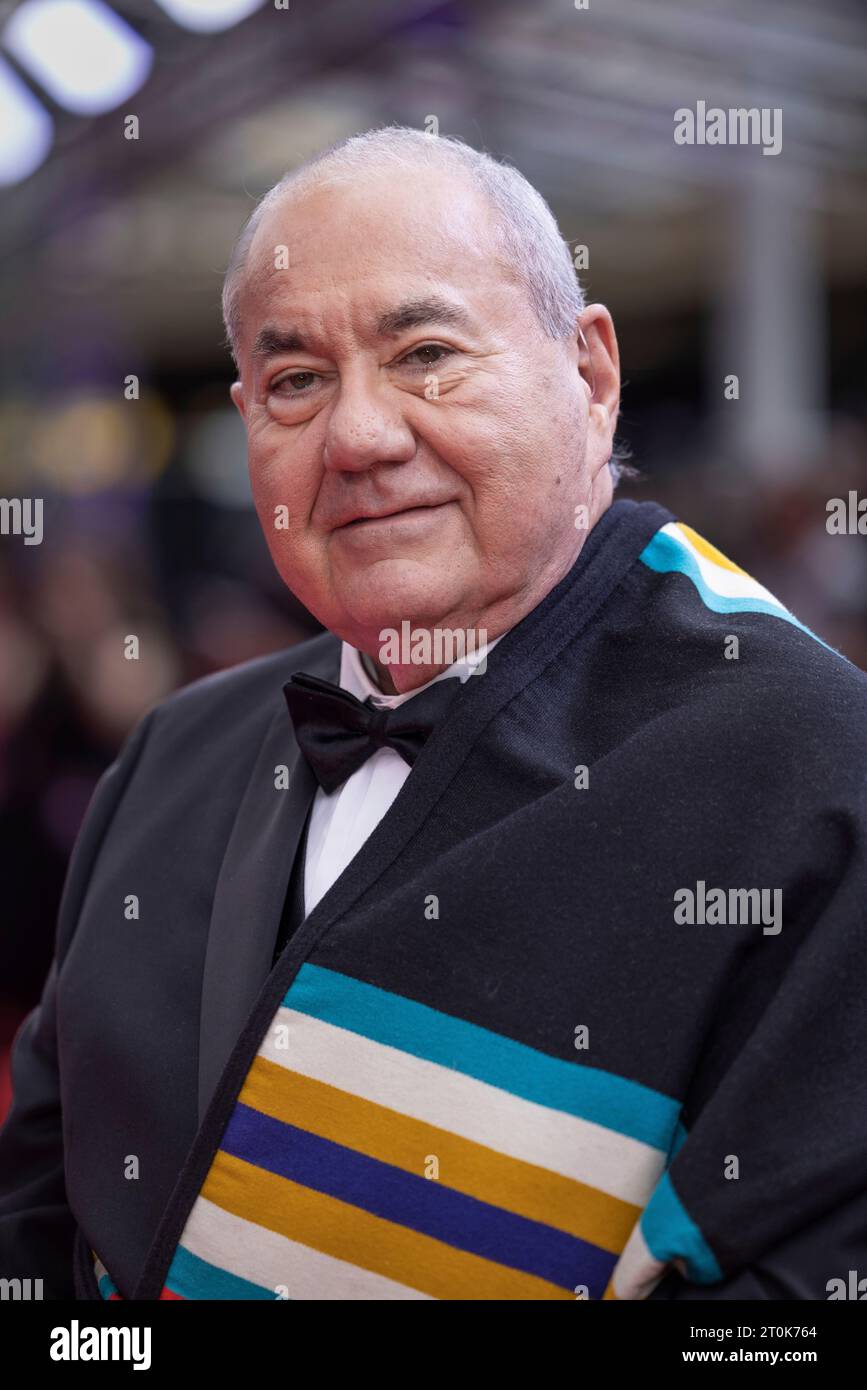 Chief Geoffrey Standing Bear poses for photographers upon arrival for ...