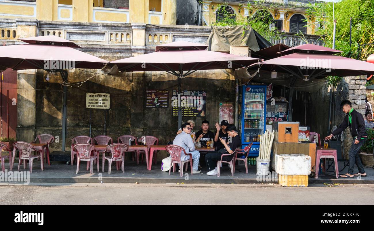 Vietnamese cafe immagini e fotografie stock ad alta risoluzione - Alamy
