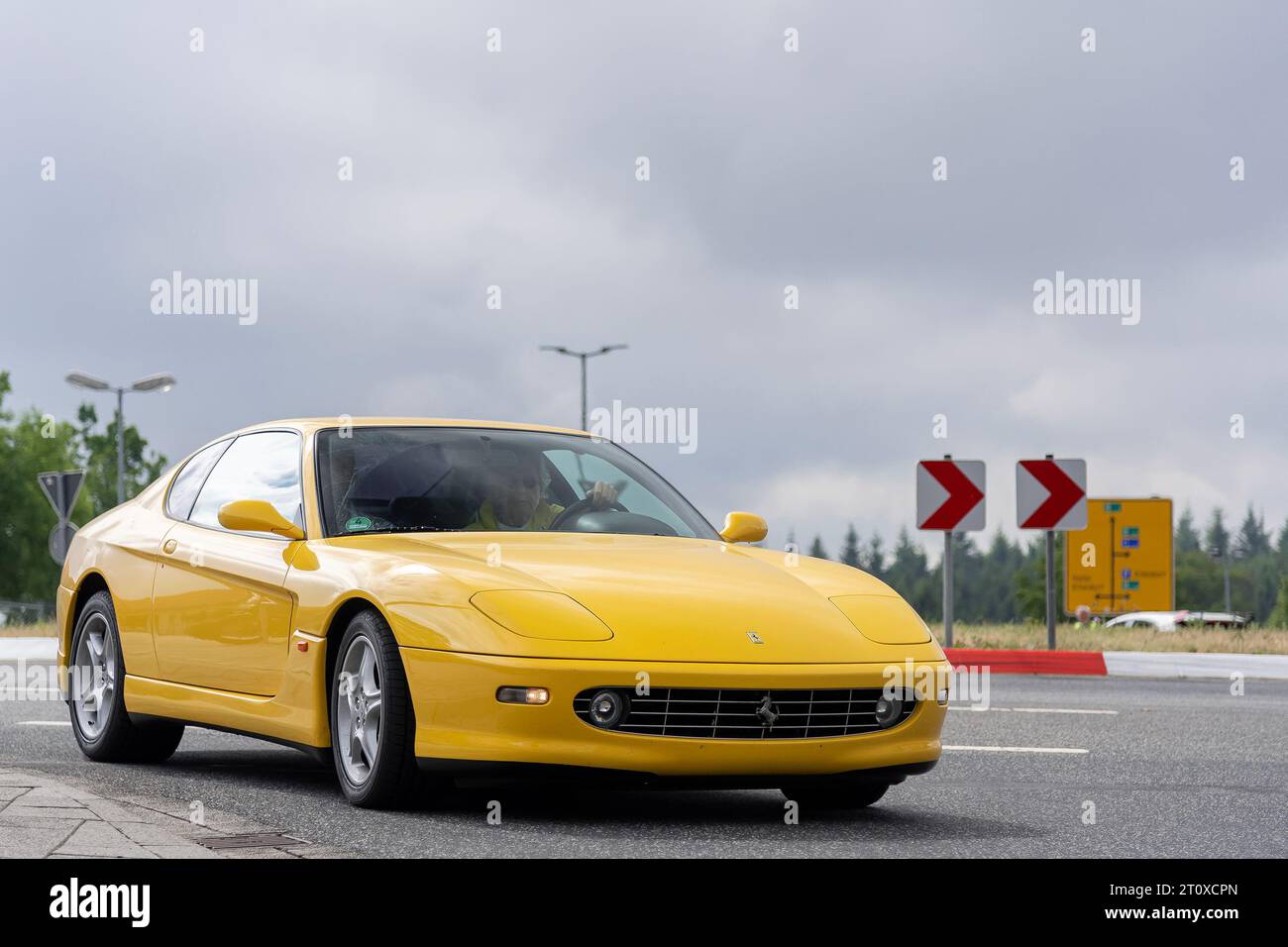 Supercar gialla immagini e fotografie stock ad alta risoluzione - Alamy