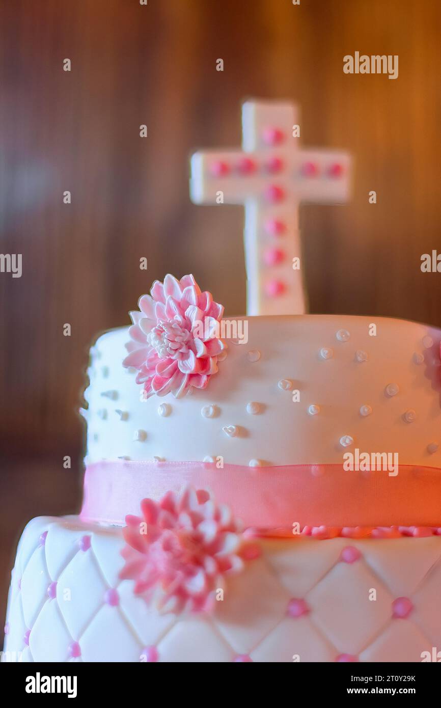 Communion cake immagini e fotografie stock ad alta risoluzione - Alamy
