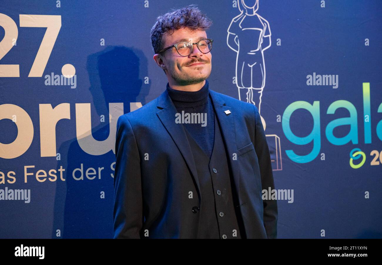 20231009 27. Bruno-Gala WIEN, OESTERREICH - 09. OKTOBER: Gaeste am Green Carpet bei der Ankunft ...