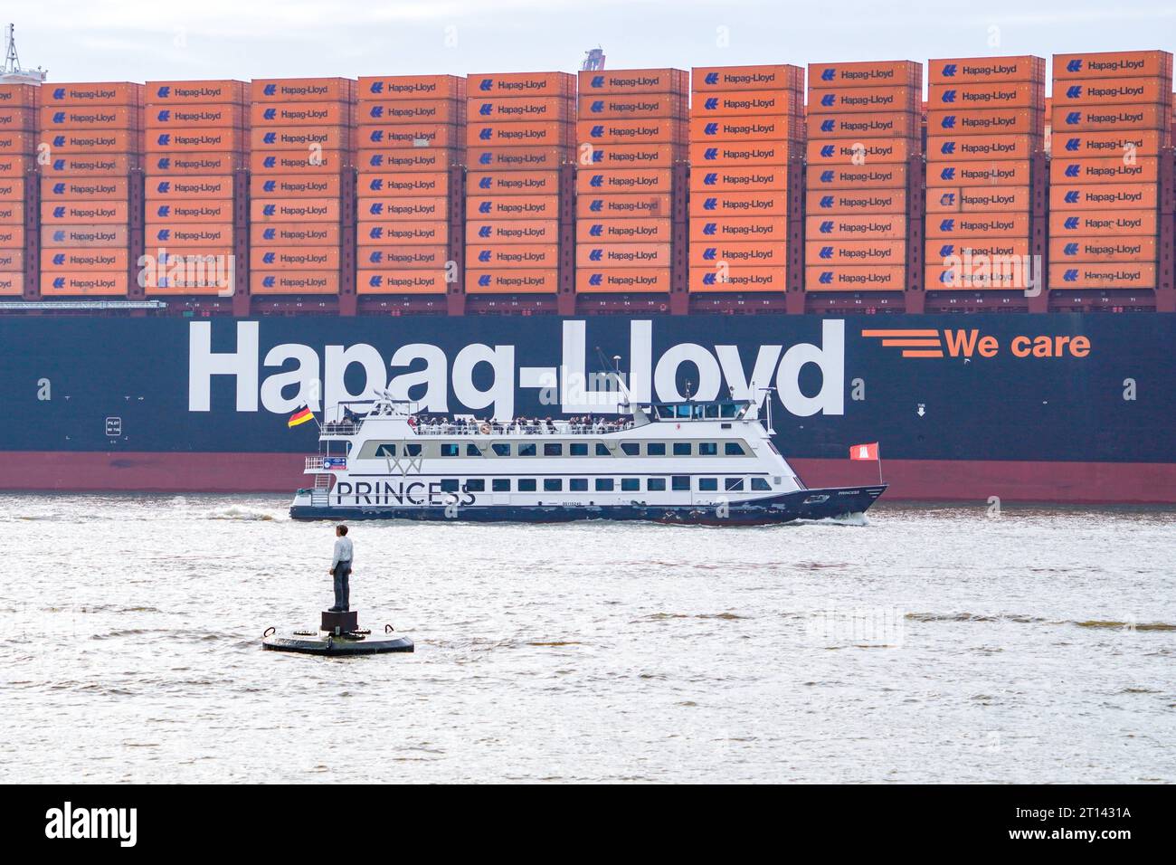 DAS zur Zeit größte unter deutscher Flagge fahrende Schiff Containerschiff Berlin Express der ...