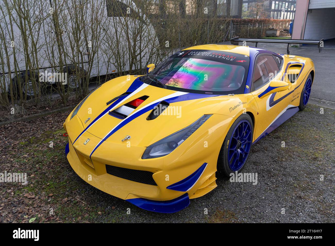 Ferrari 488 challenge gialla immagini e fotografie stock ad alta ...