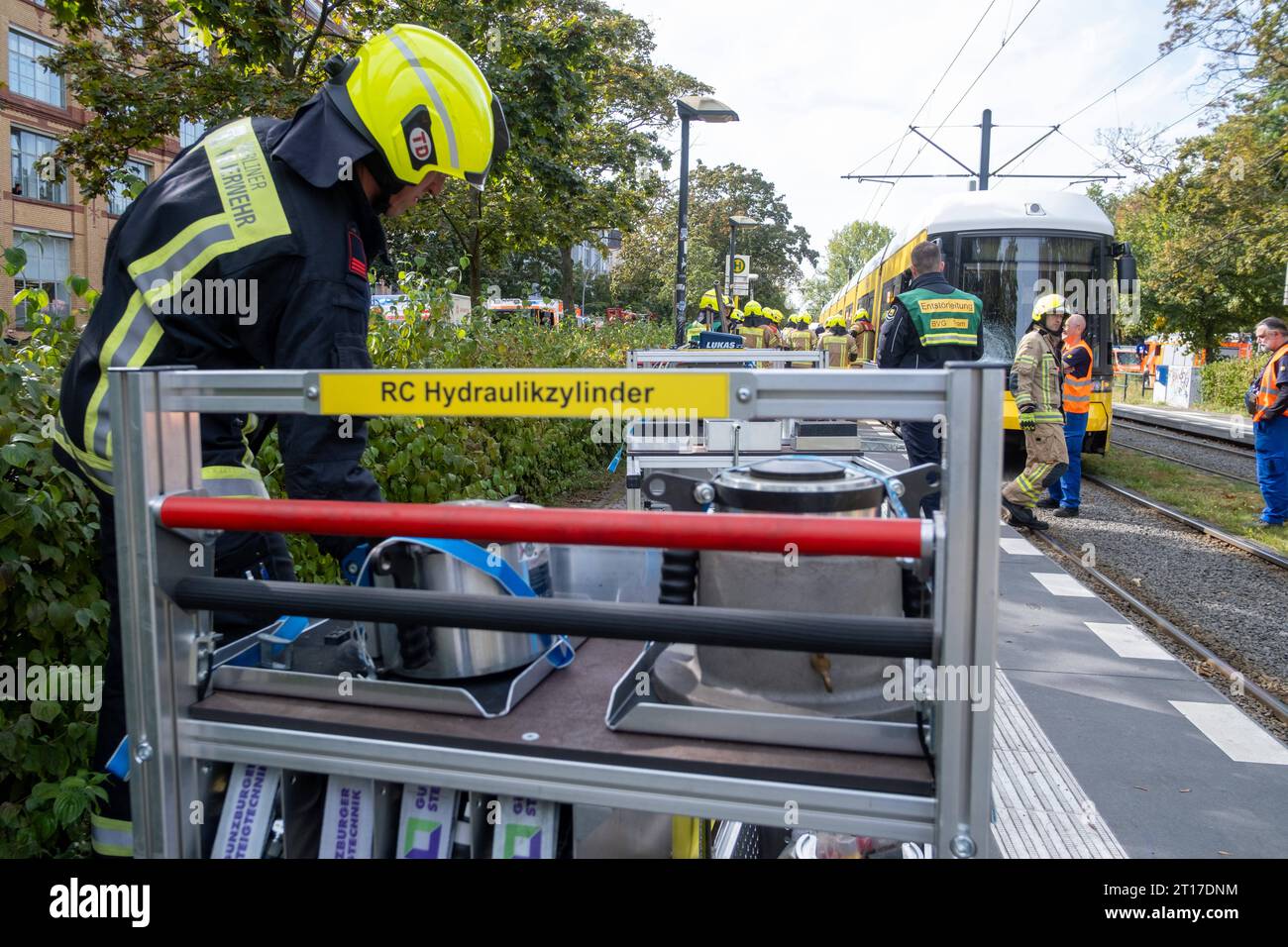 Auf der Osloer Straße a Berlino Wedding wurde eine person von einer Straßenbahn erfasst und ...