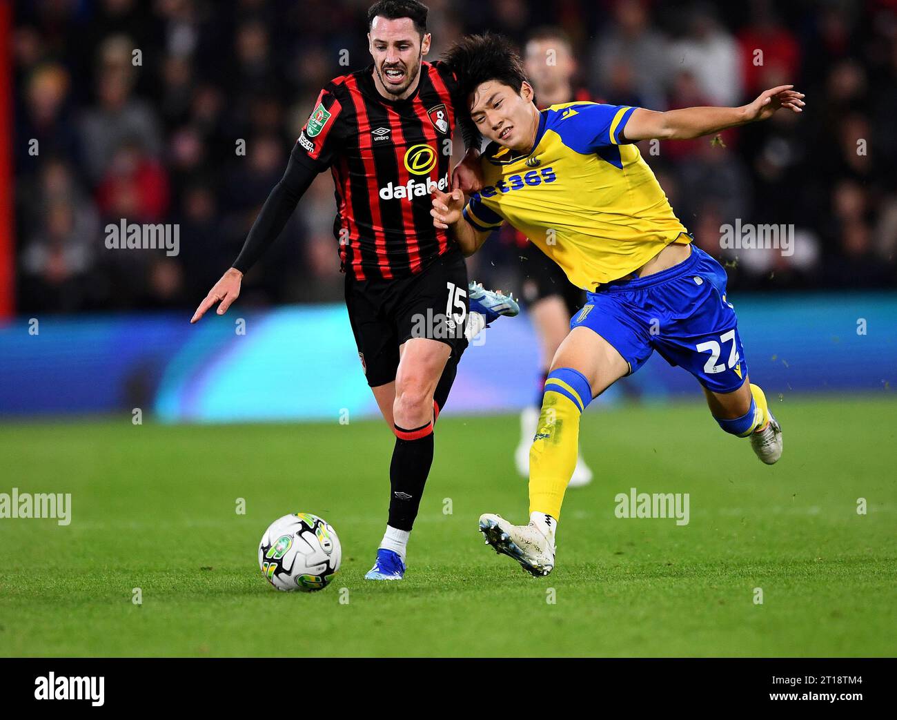 Lewis Cook dell'AFC Bournemouth e Bae Jun-ho di Stoke City - AFC ...