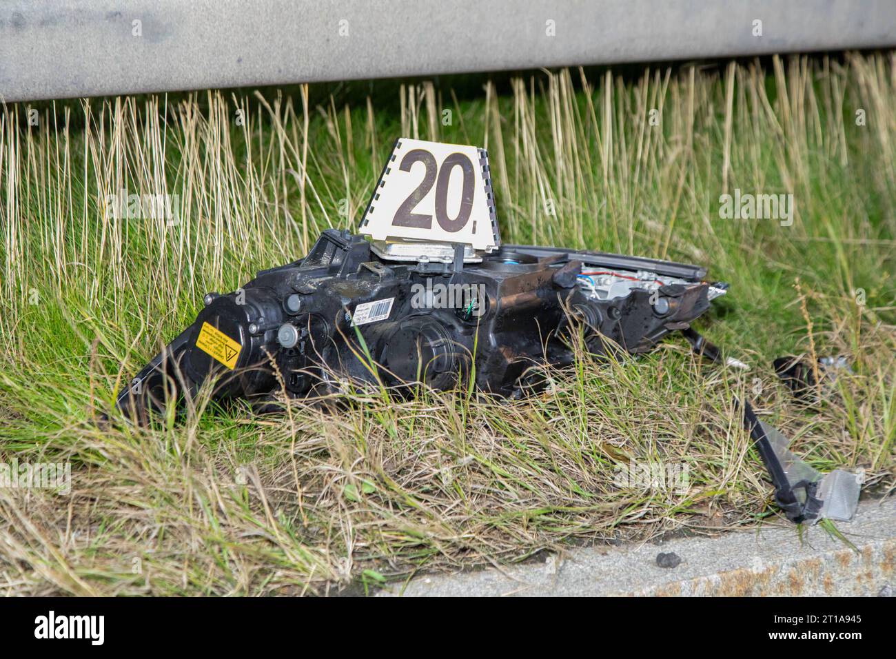 Lauta - PKW kollidiert frontal mit LKW: Fahrerin stirbt 11.10.2023 gegen 17:00 Uhr Lauta, OT ...