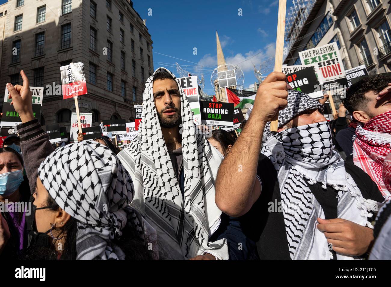 Londra, Regno Unito. 14 ottobre 2023. Sostenitori della Palestina in ...