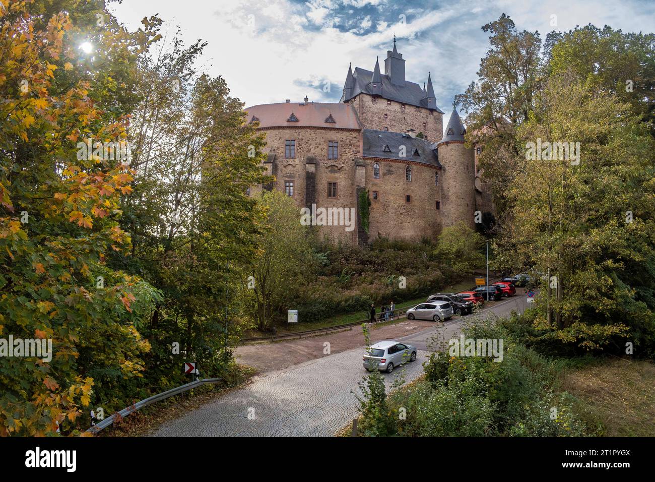 Die Burg Kriebstein ist eine im 14. Jahrhundert entstandene Burg in der gleichnamigen Gemeinde ...