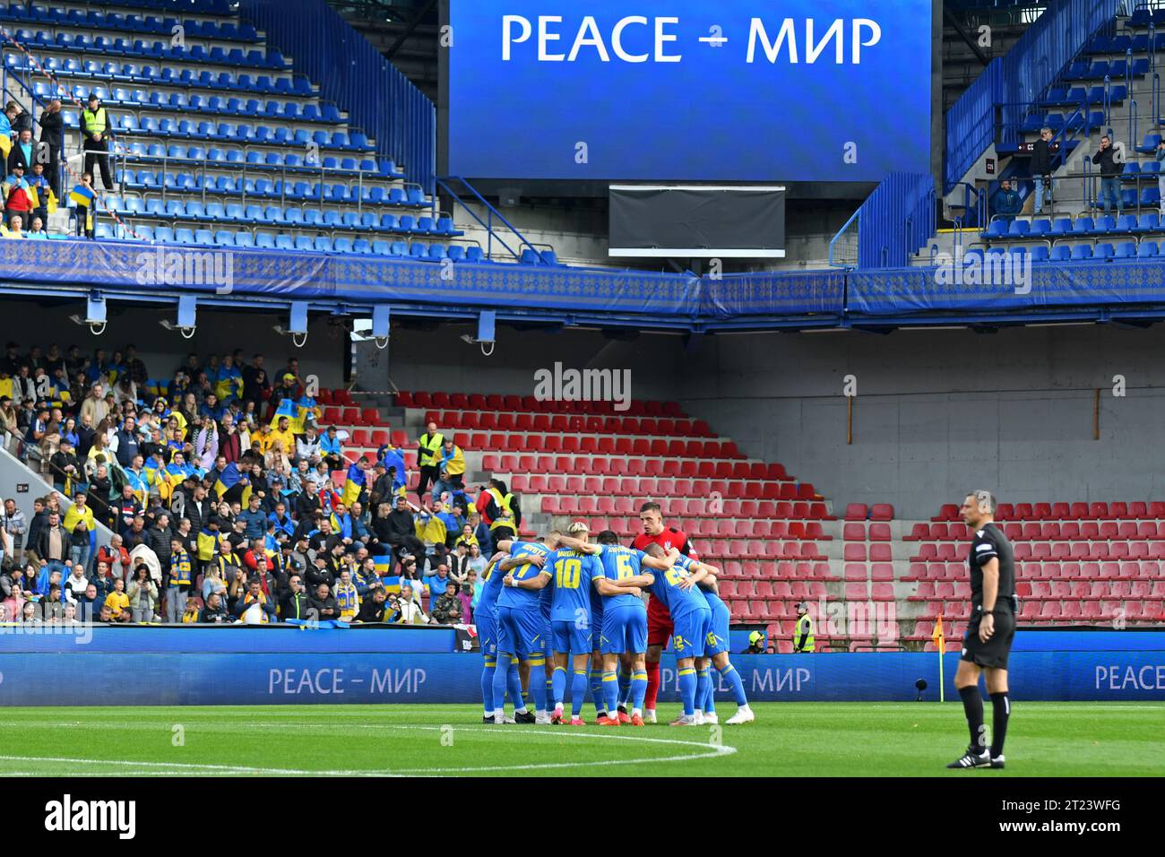 Praga, Cechia - 14 ottobre 2023: I giocatori della nazionale Ucraina si ...
