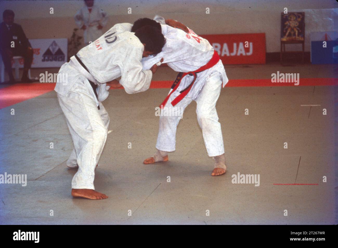 Il Karate ebbe origine nell'isola di Okinawa con l'influenza del cinese ...