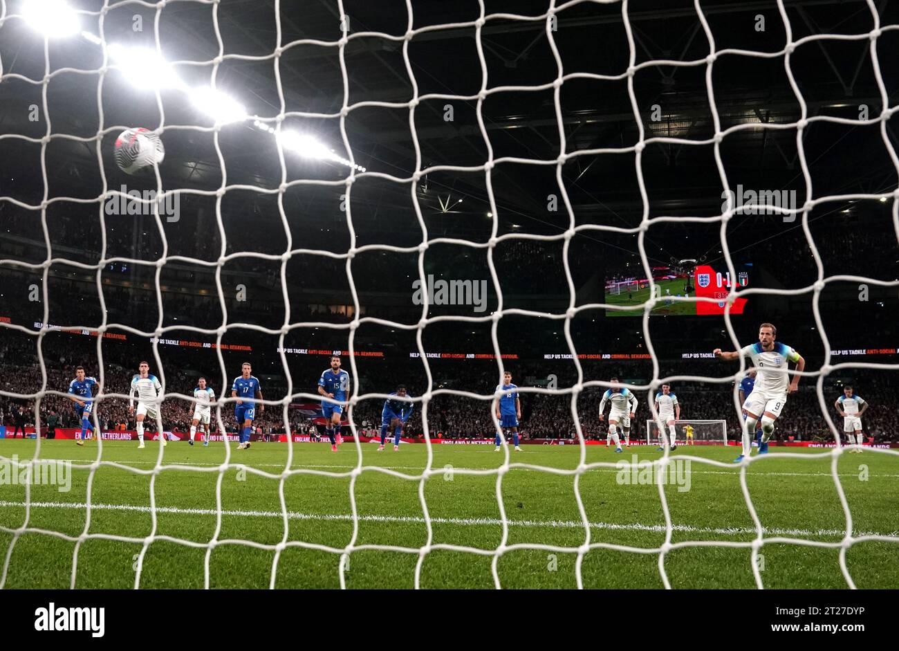 L'inglese Harry Kane segna il primo gol della squadra dall'area di ...