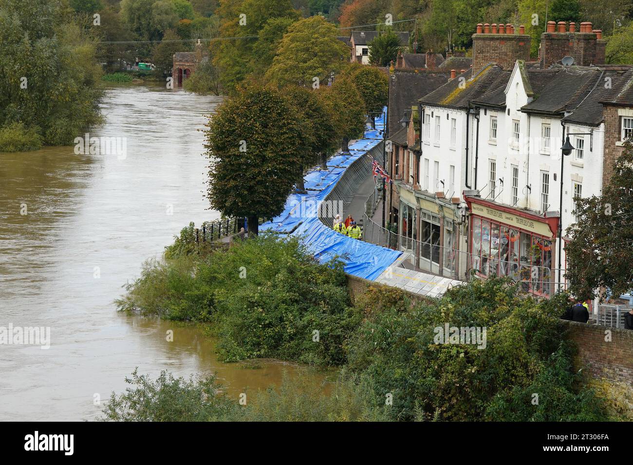 Ponte sul fiume domenica immagini e fotografie stock ad alta risoluzione - Alamy