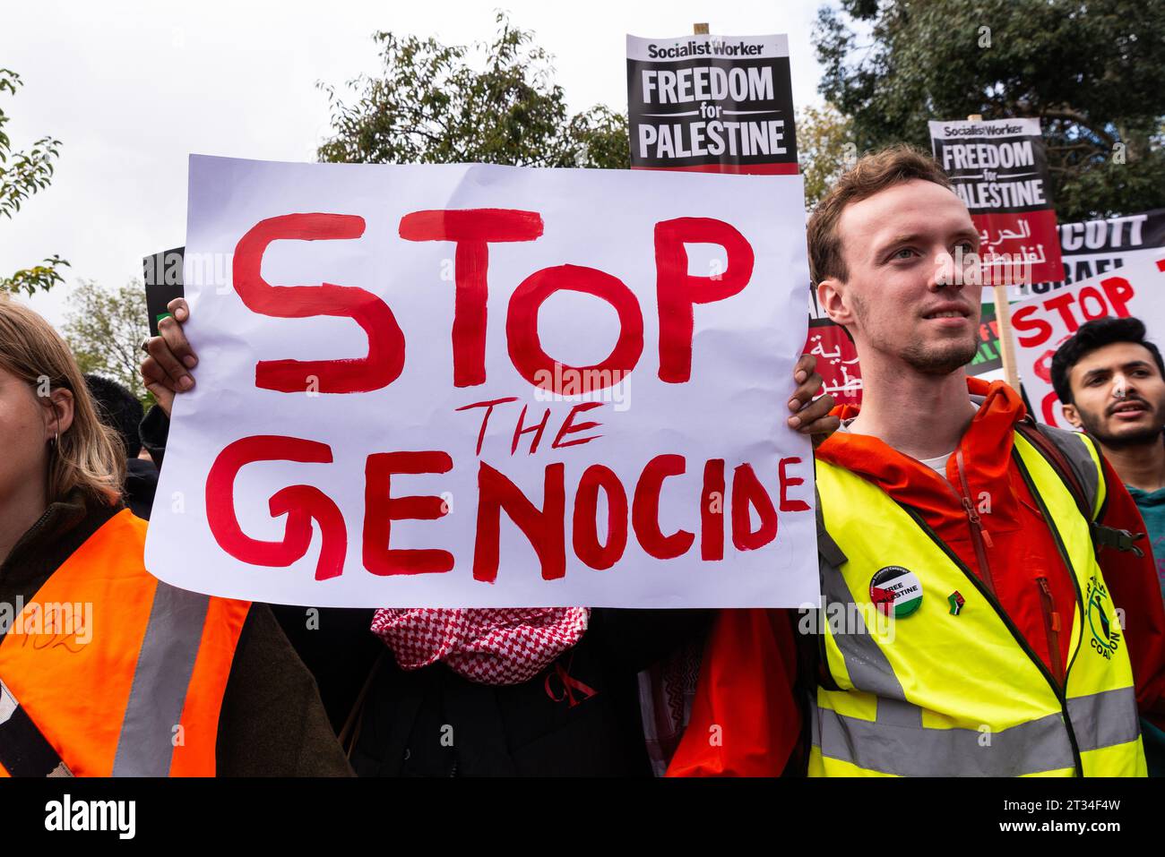 Fermare il cartello del genocidio in una protesta per la Palestina ...