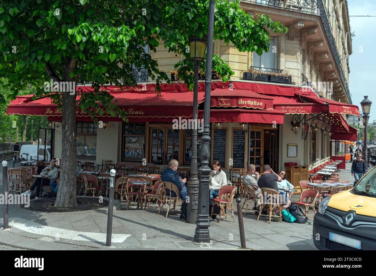 Paris street view immagini e fotografie stock ad alta risoluzione - Alamy