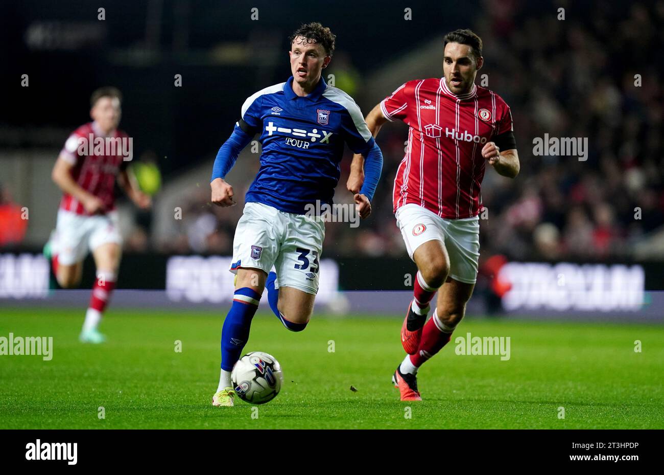Nathan Broadhead di Ipswich Town supera Matty James di Bristol City ...