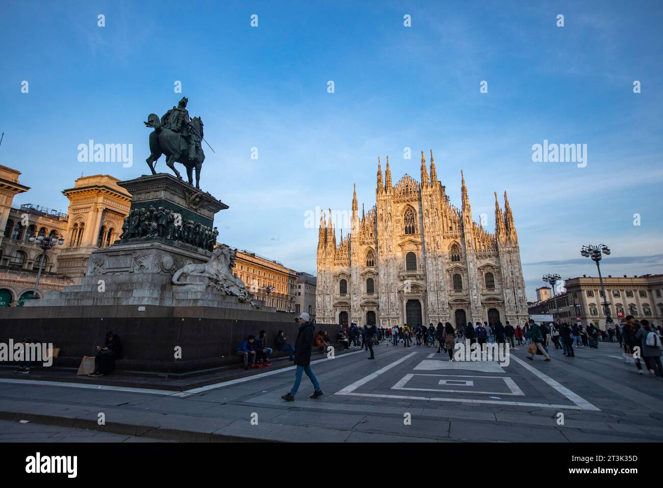 Milano, Italia: Il Duomo di Milano o Cattedrale metropolitana-Basilica ...