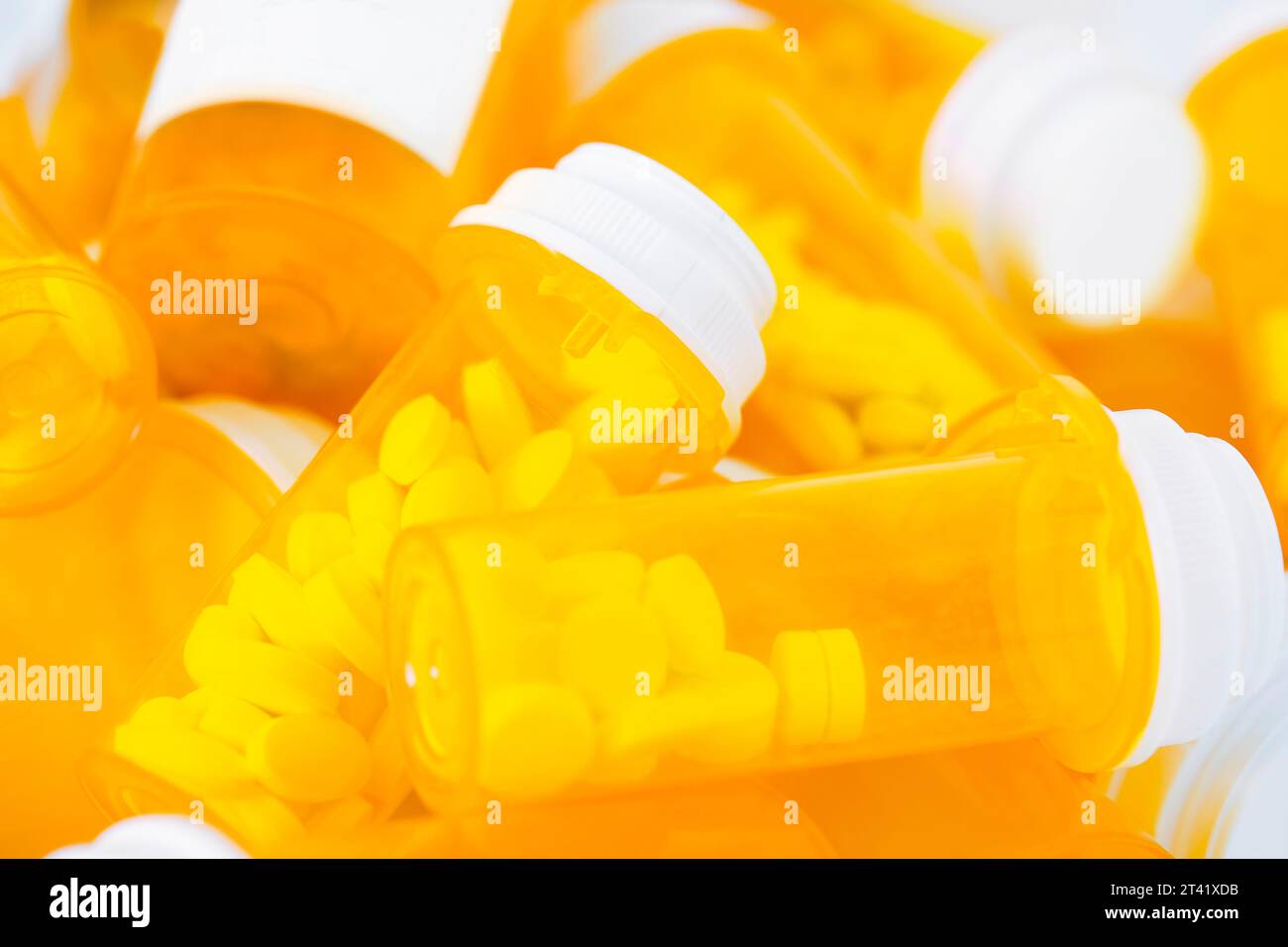 Bottiglie di droga immagini e fotografie stock ad alta risoluzione - Alamy