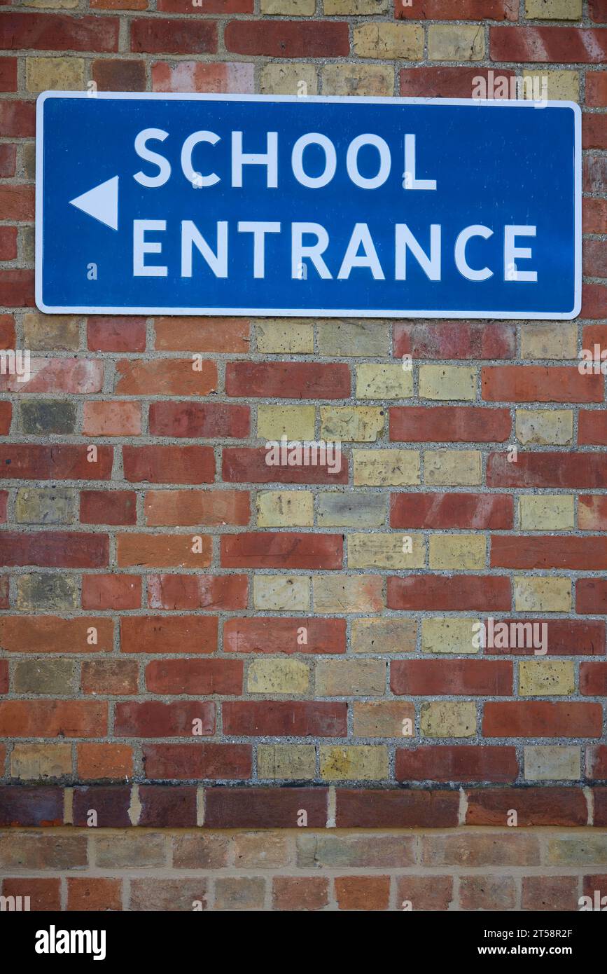 Secondary school building immagini e fotografie stock ad alta ...