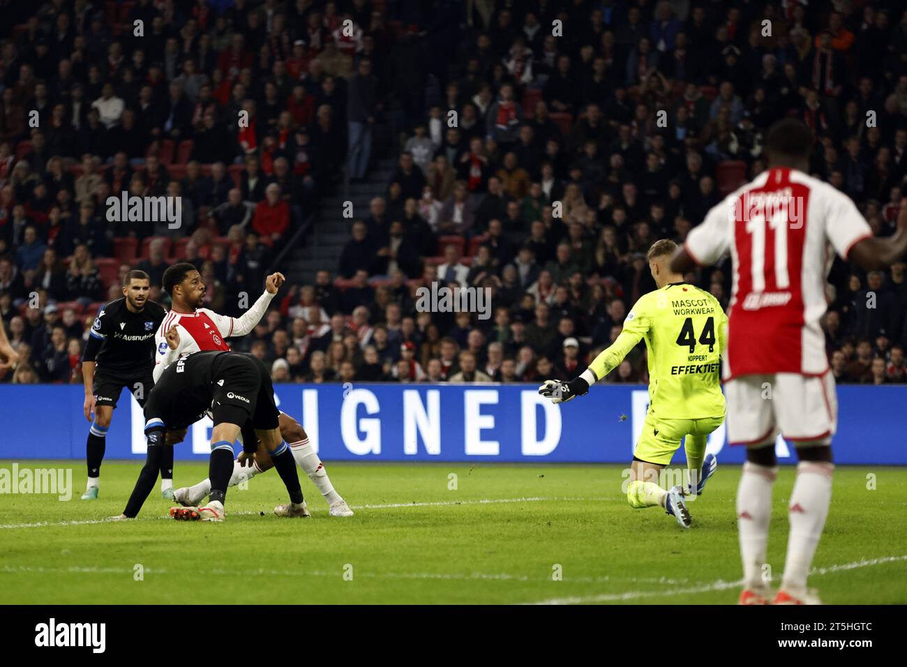 AMSTERDAM - Chuba Akpom dell'Ajax segna il 4-1 durante il match ...