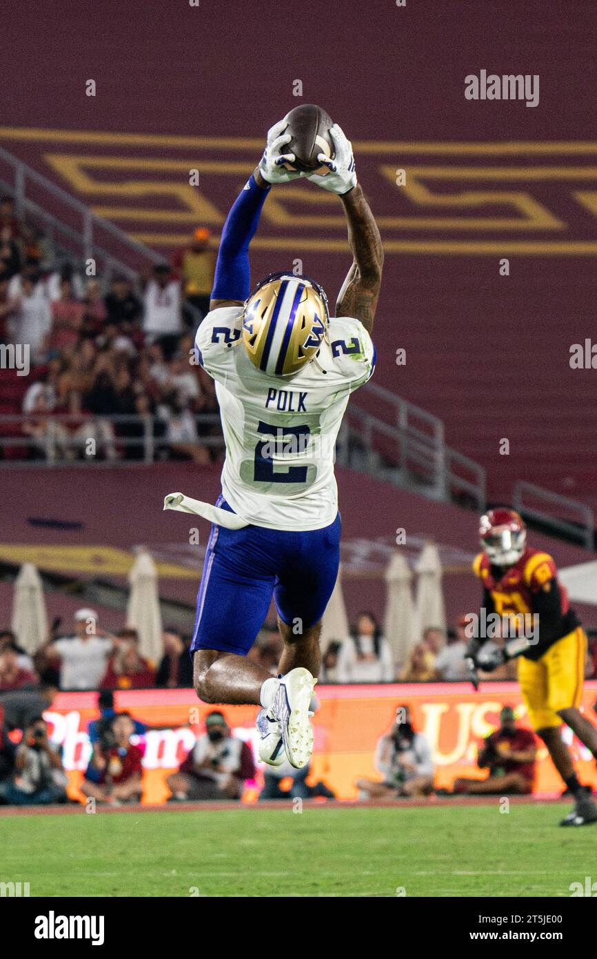 Il wide receiver Ja'Lynn Polk (2) dei Washington Huskies fa una presa ...