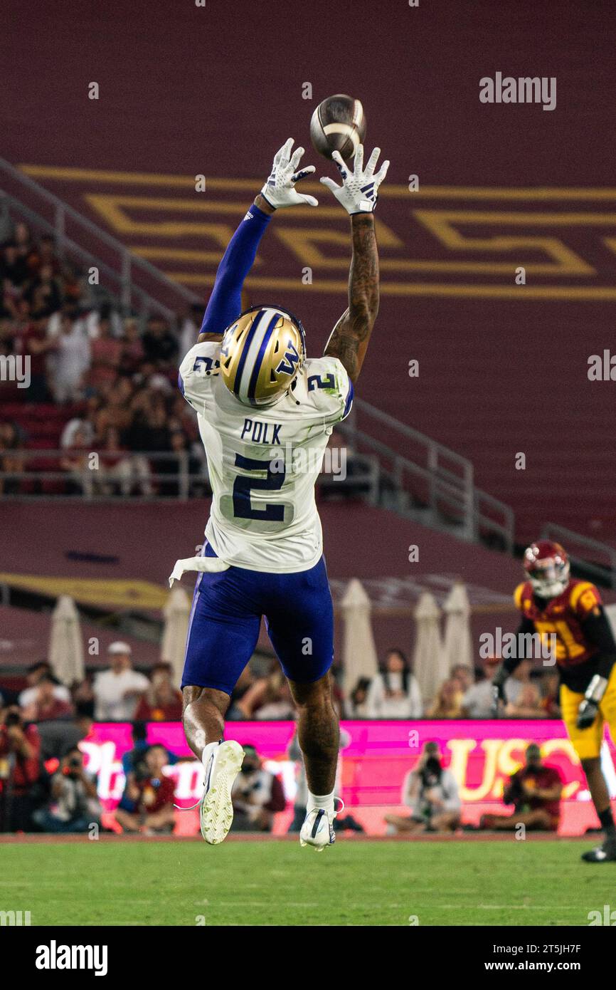Il wide receiver Ja'Lynn Polk (2) dei Washington Huskies fa una presa ...