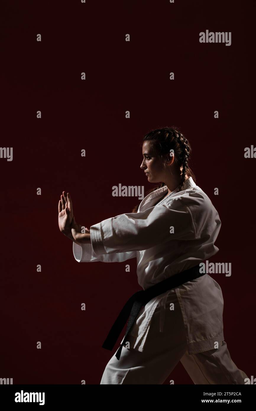 Karate kimono immagini e fotografie stock ad alta risoluzione - Alamy