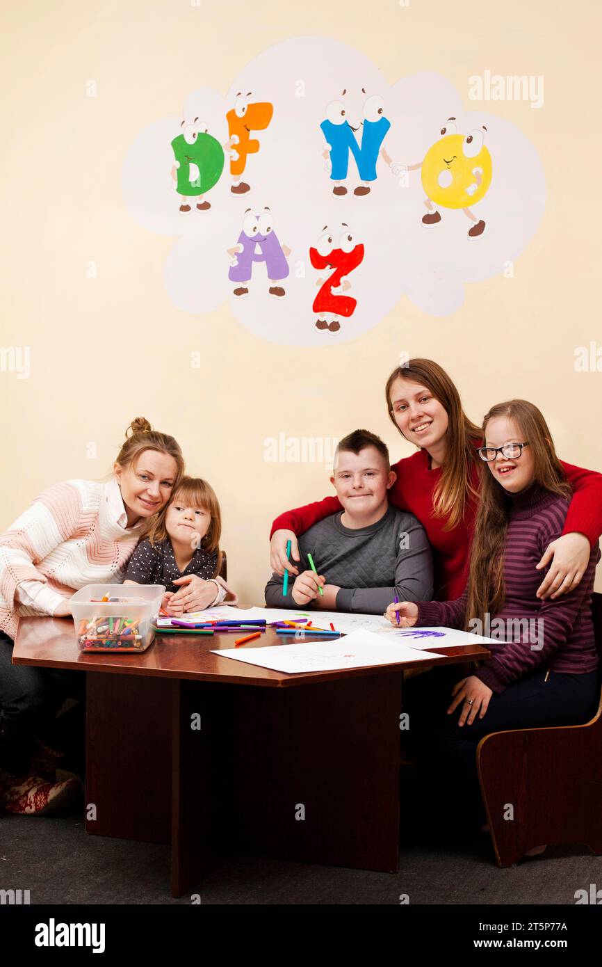Niños sindrome de down immagini e fotografie stock ad alta risoluzione ...