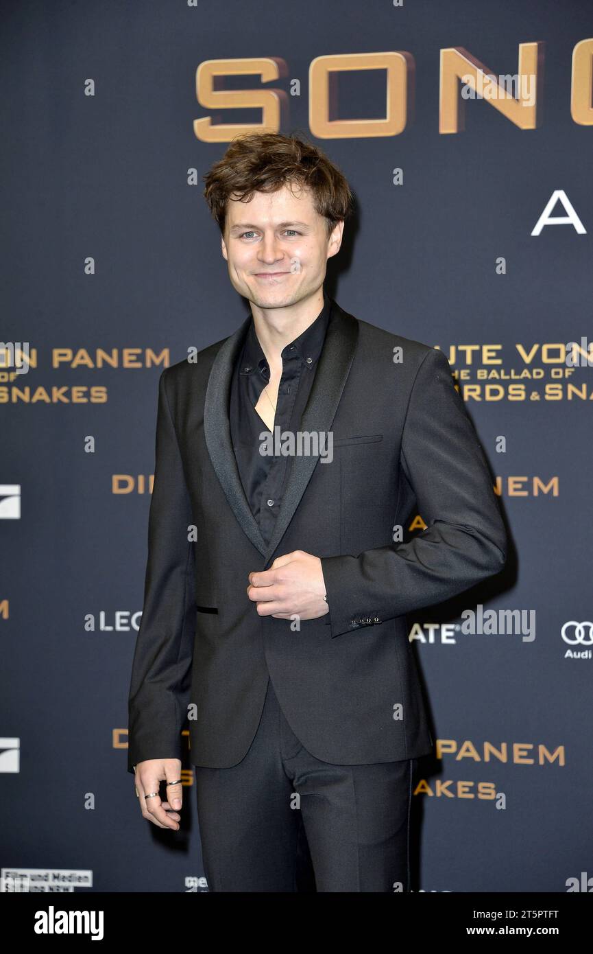 Tom Boettcher/Premiere des Kinofilms Die Tribute von Panem - la Ballata ...