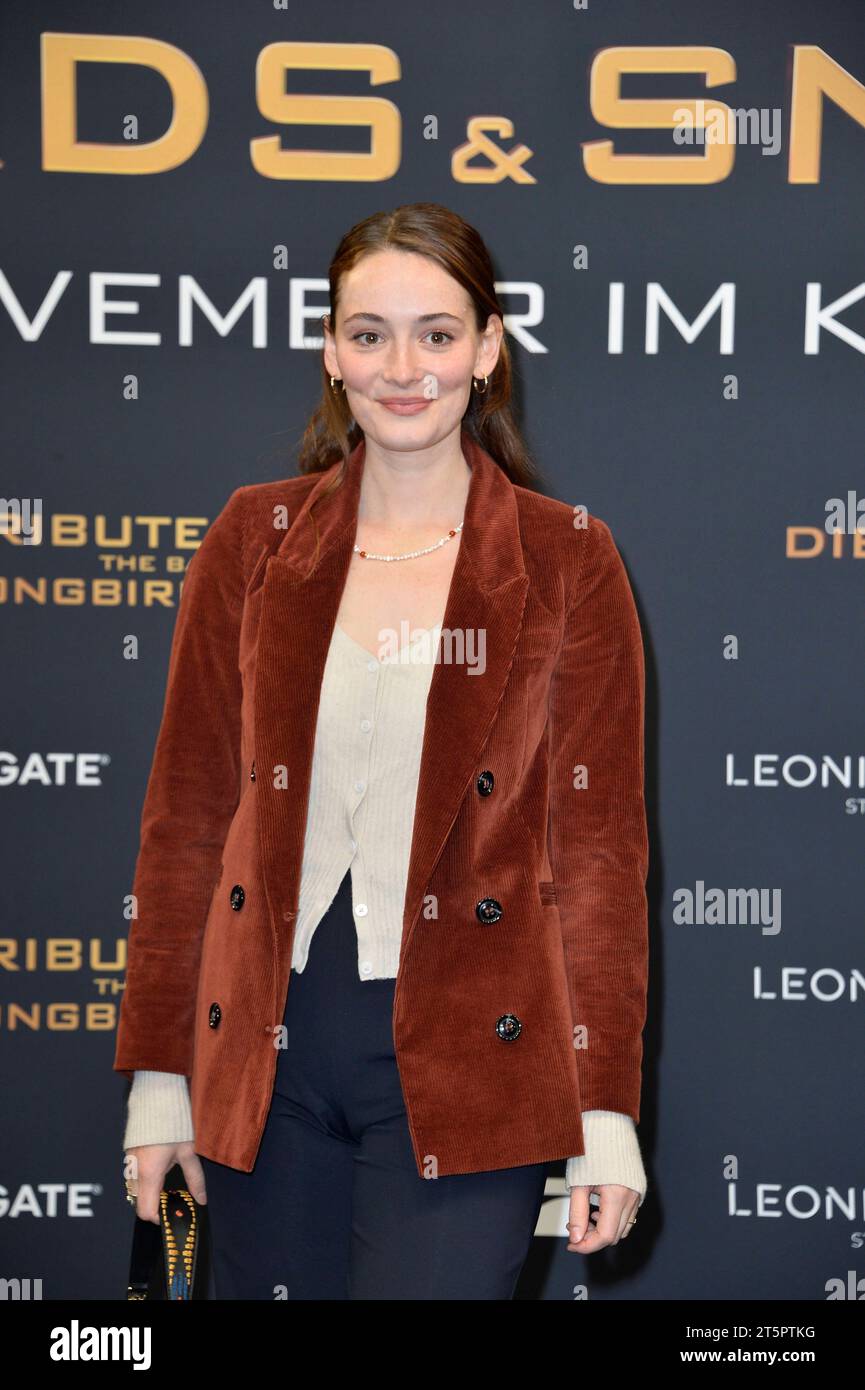 Maria Ehrich/Premiere des Kinofilms Die Tribute von Panem - la Ballata ...