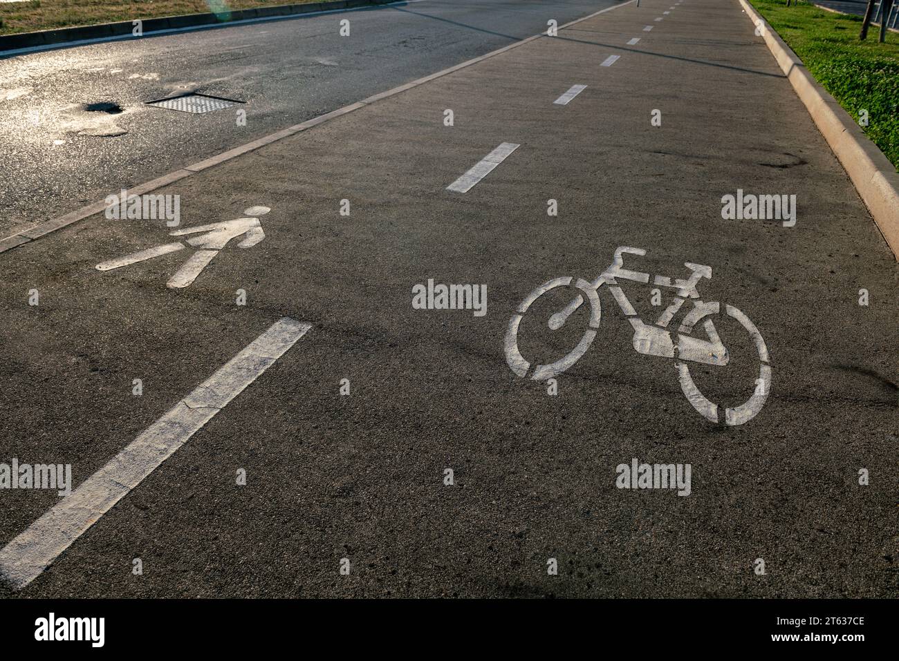 Segnali stradali della pista ciclabile immagini e fotografie stock ad ...