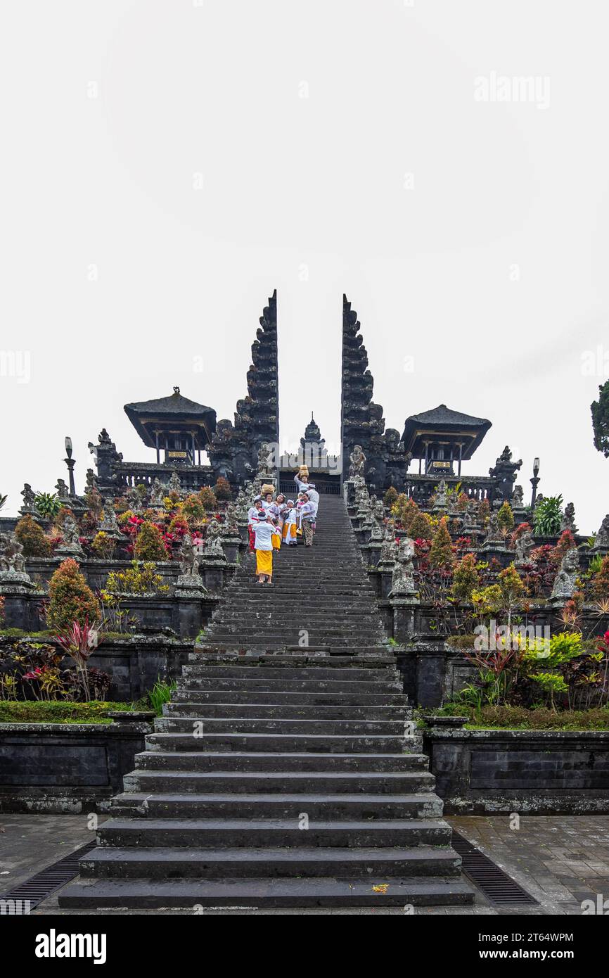 Il tempio di Besakih sul vulcano Agung. Il tempio più sacro e ...
