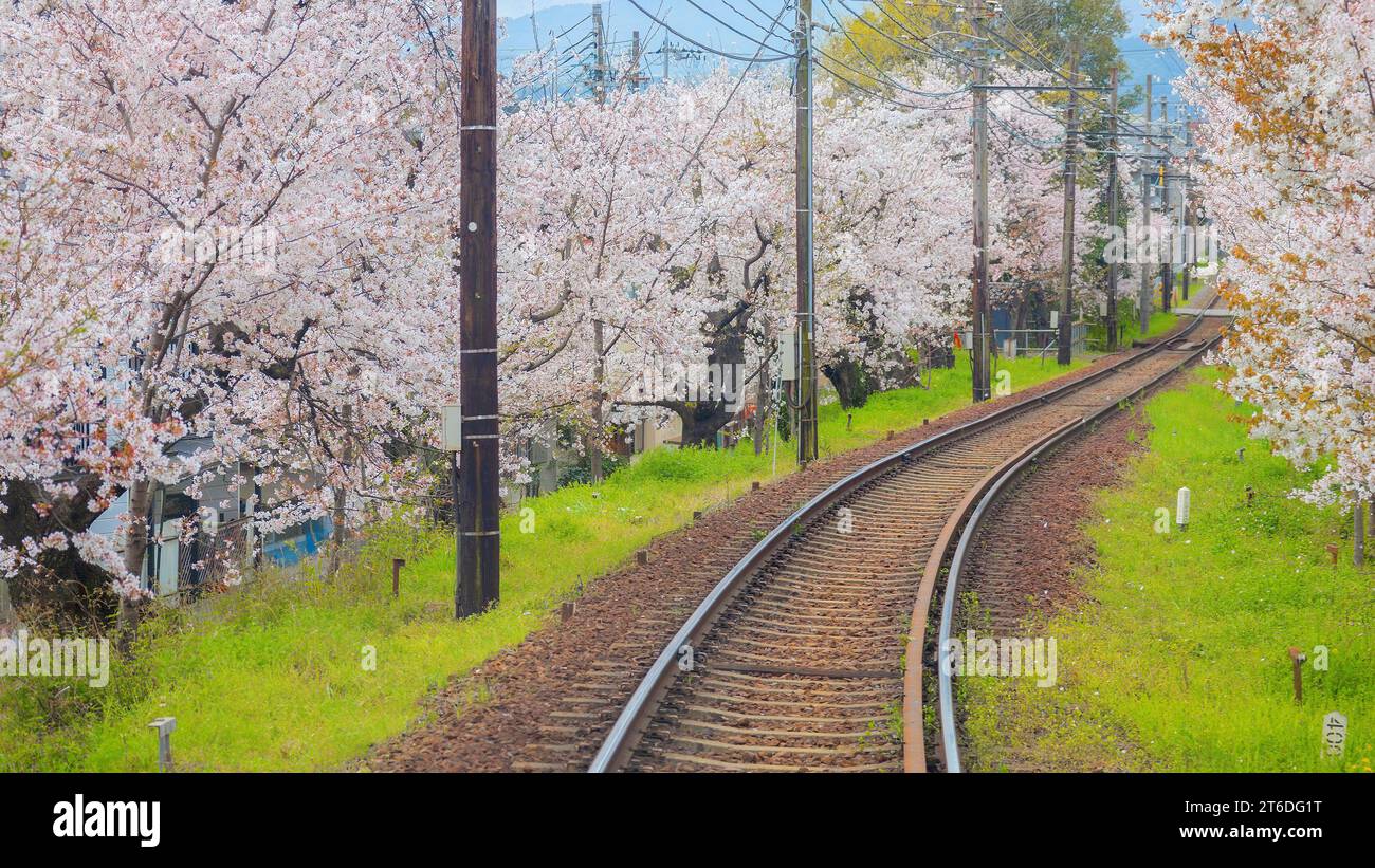 Kyoto, Giappone - marzo 31 2023: Il tram di Keifuku è gestito dalla ...