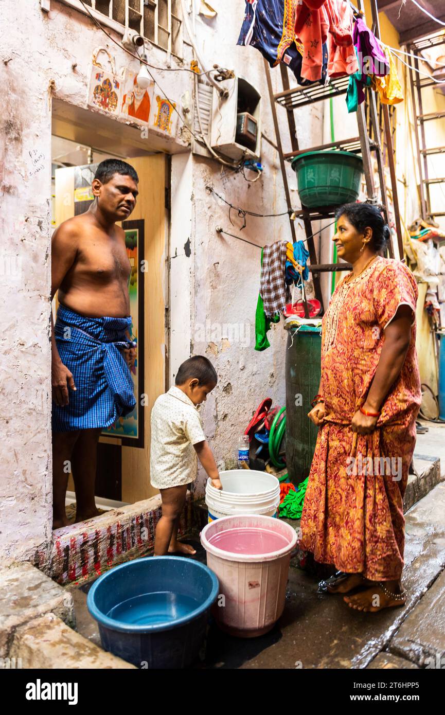 Slum mumbai india poverty immagini e fotografie stock ad alta risoluzione - Alamy
