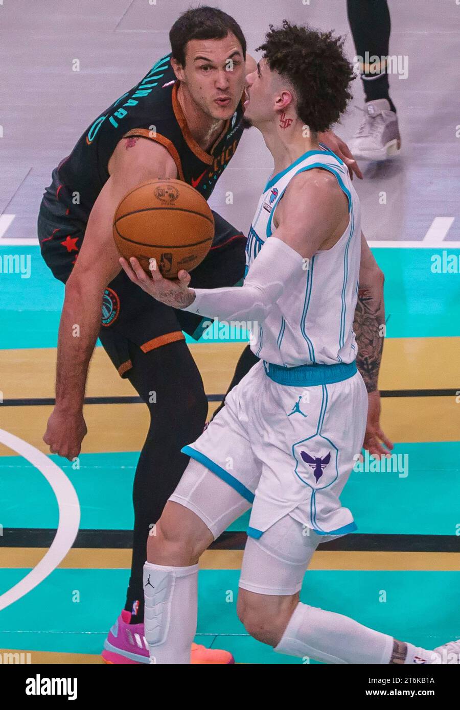 WASHINGTON, DC - 10 NOVEMBRE: La guardia dei Charlotte Hornets LaMelo ...