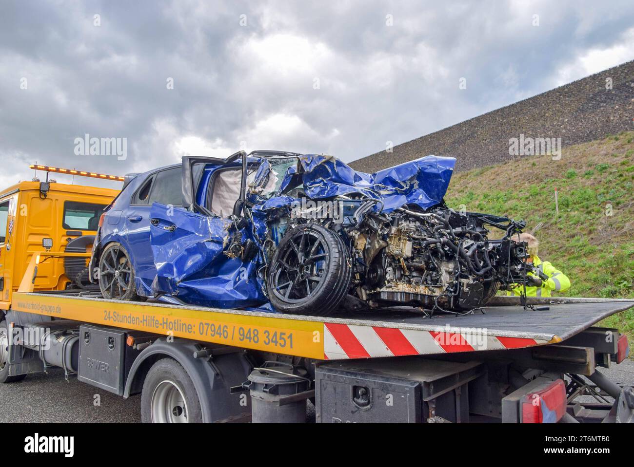 Geldautomatensprenger bauen Geisterfahrerunfall: Halsbrecherische ...