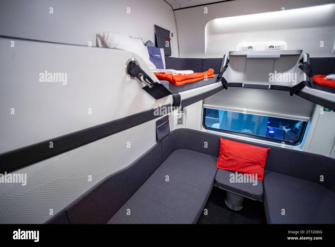 Wien, Österreich. 13 novembre 2023. Anzeigetafel zeigt neuen Nightjet ...