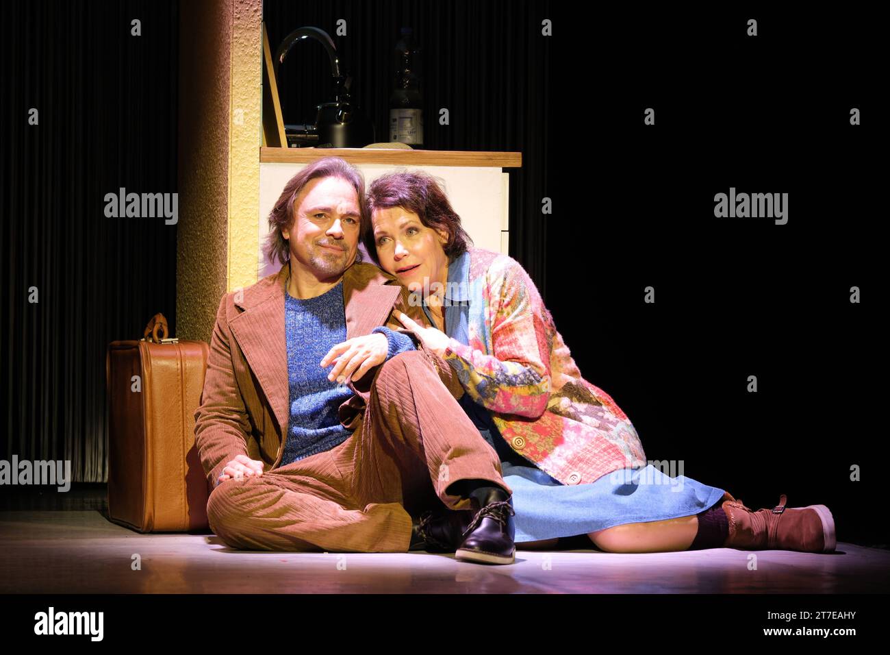 Sebastian Goder und Janina Hartwig spielen im Theaterstück Mein Name ...