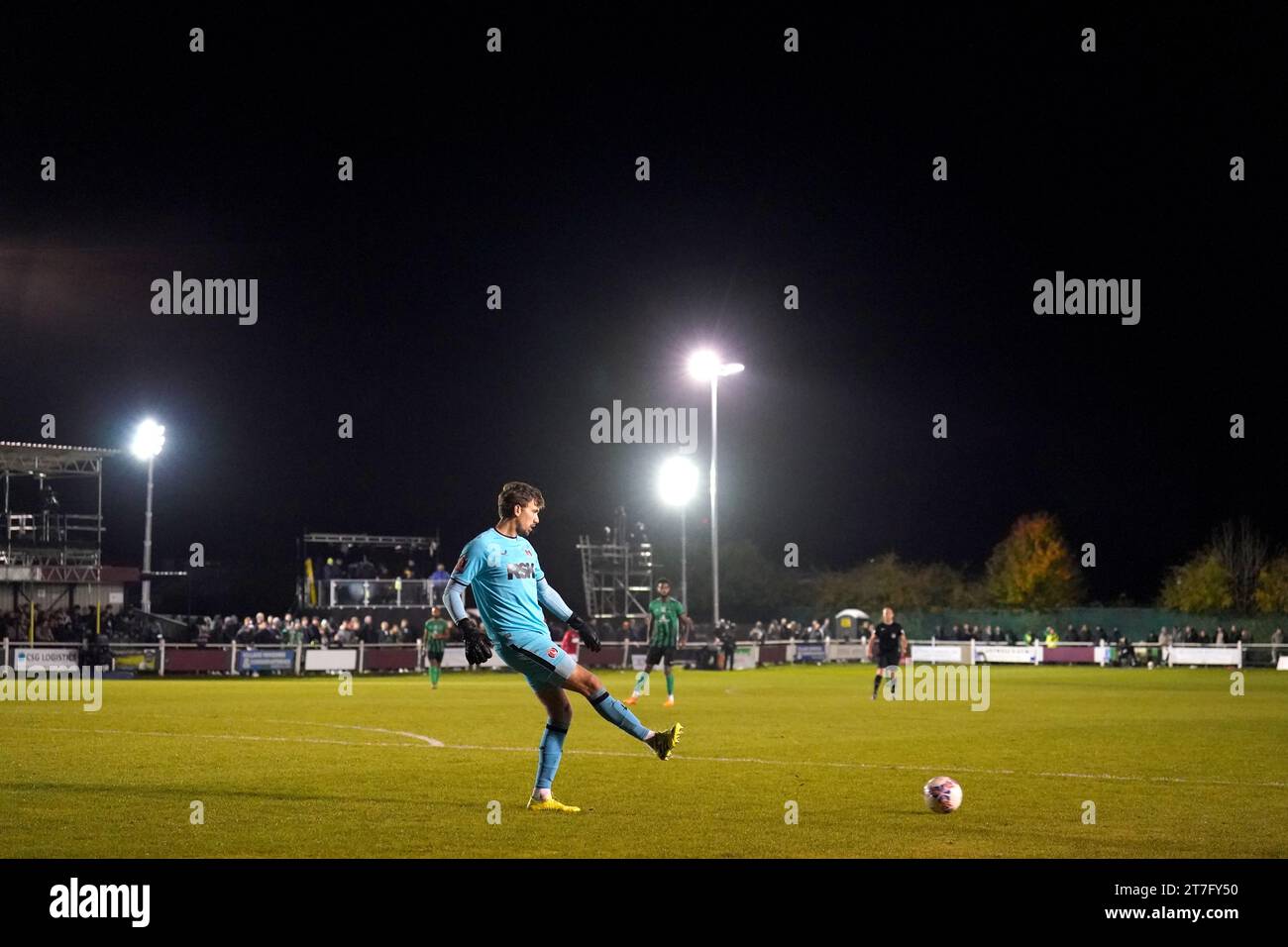 Il portiere del Charlton Athletic Sam Walker durante la partita di ...