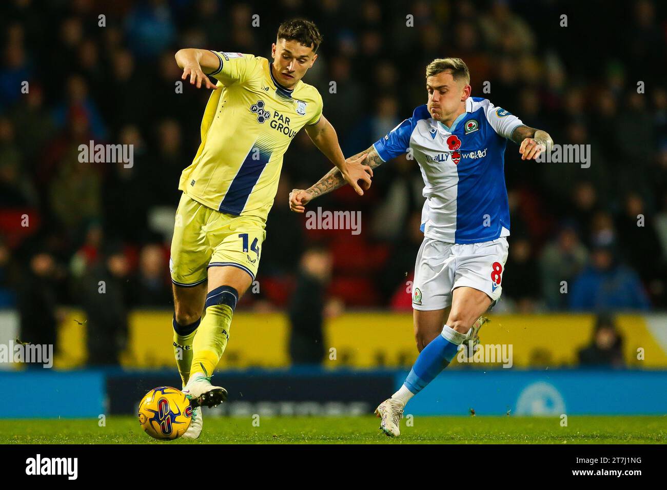 Jordan Storey di Preston North End e Sammie Szmodics dei Blackburn ...