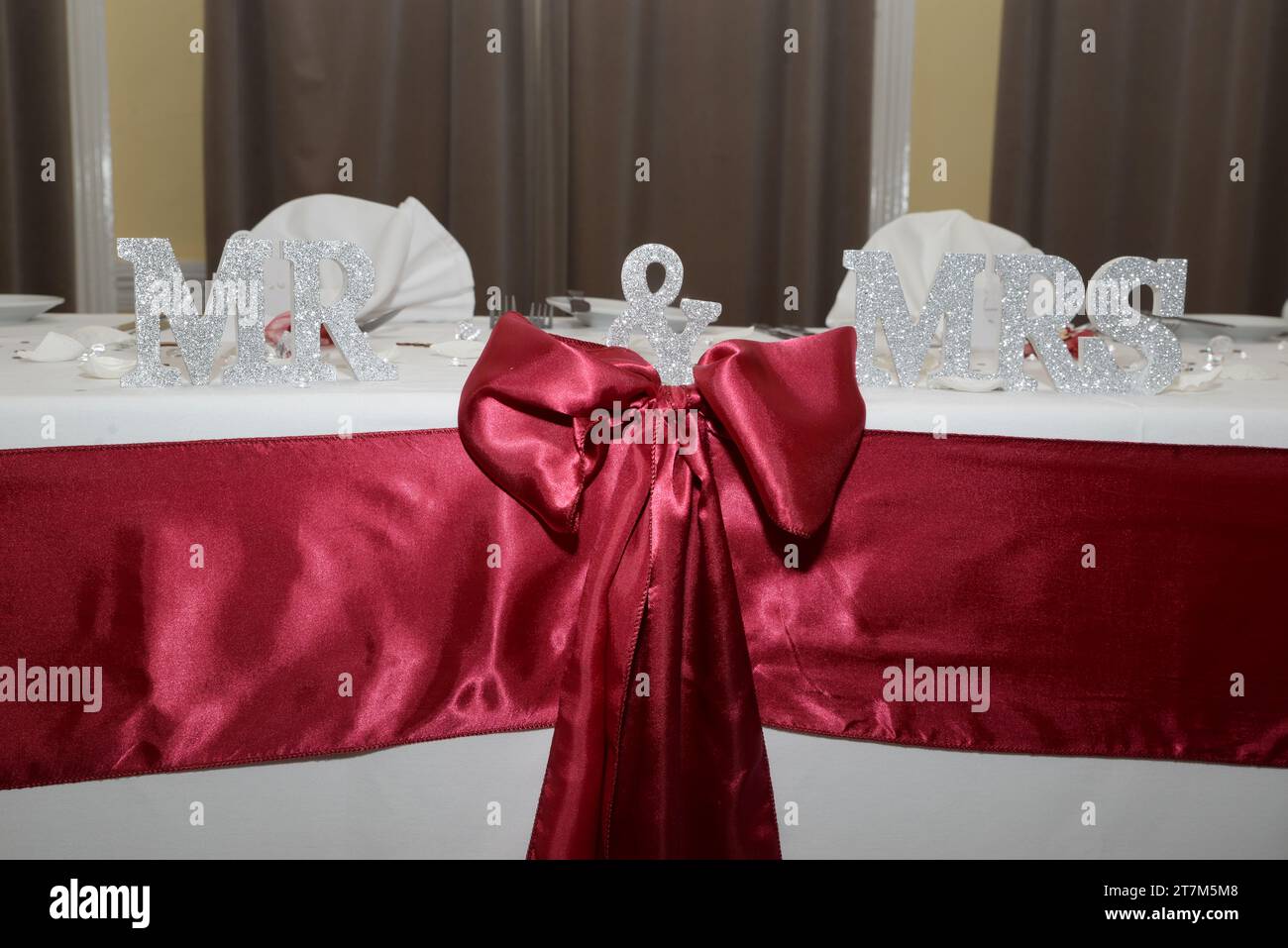 Red and white tables immagini e fotografie stock ad alta risoluzione ...