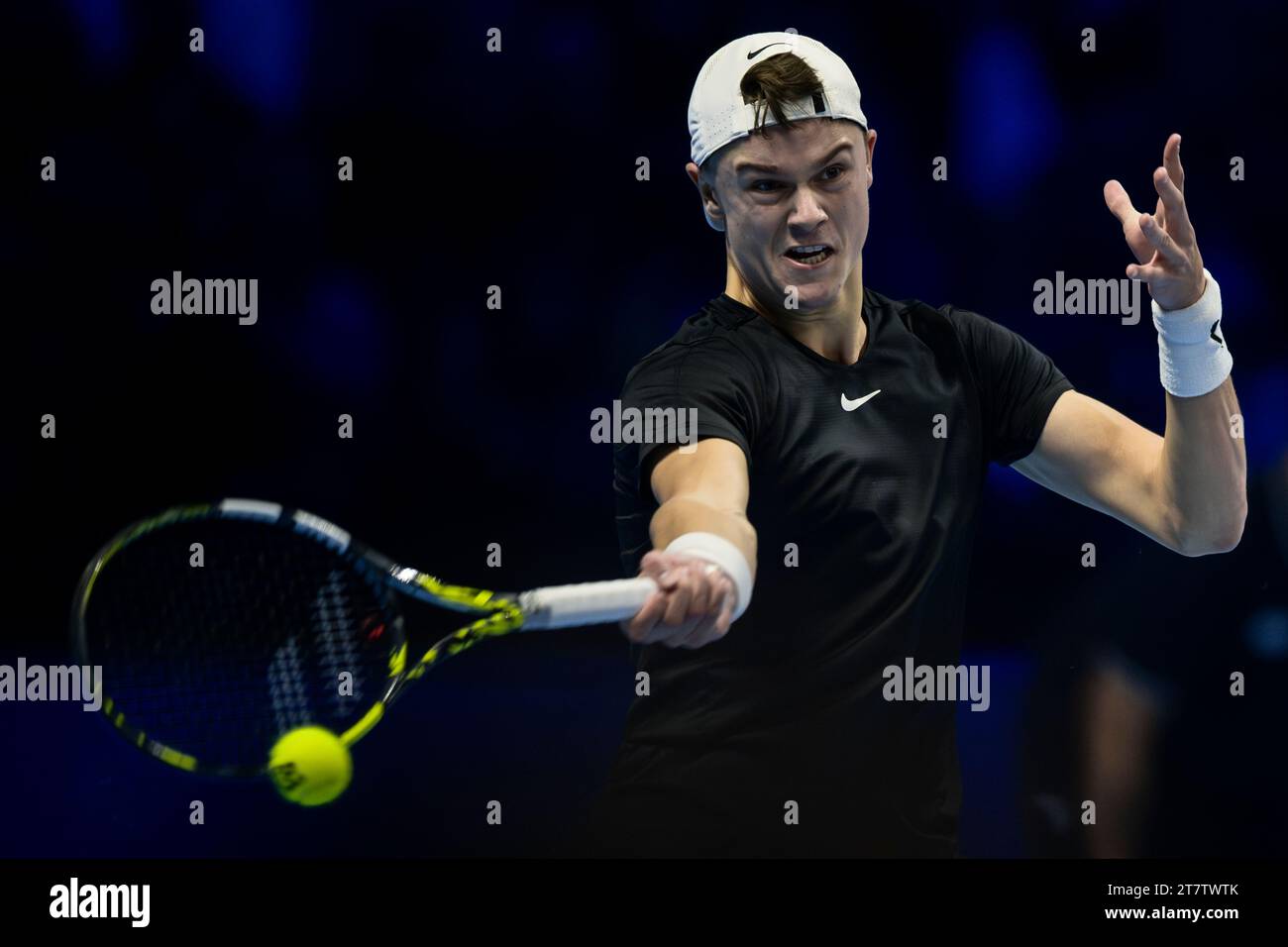 Torino, Italia. 17 novembre 2023. Holger Rune della Danimarca gioca un ...