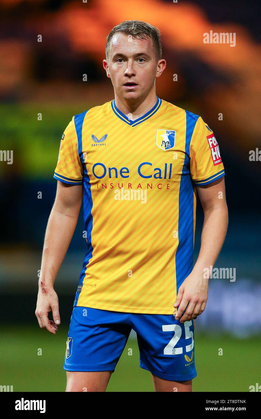 Louis Reed di Mansfield Town durante la partita della Sky Bet League ...