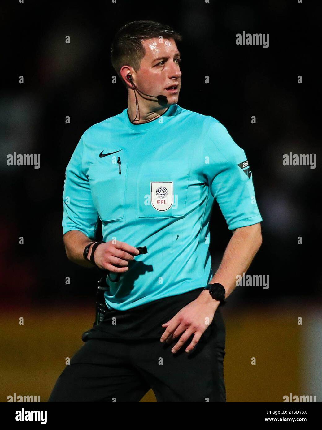 L'arbitro Scott Simpson durante la partita della Sky Bet League One al ...